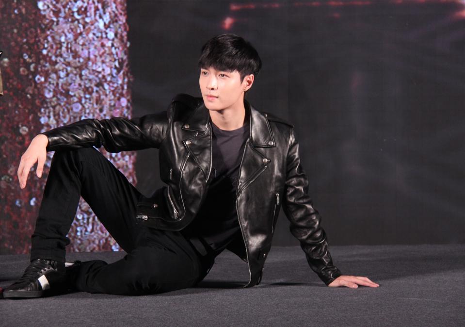 Exo Singer Lay Blocked From Hitting No. 1 By Beyoncé