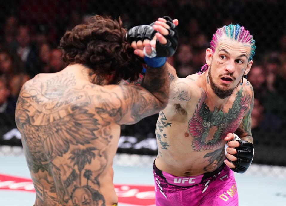 Dana White Awards $350,000 In Fight Night Bonuses After UFC 299