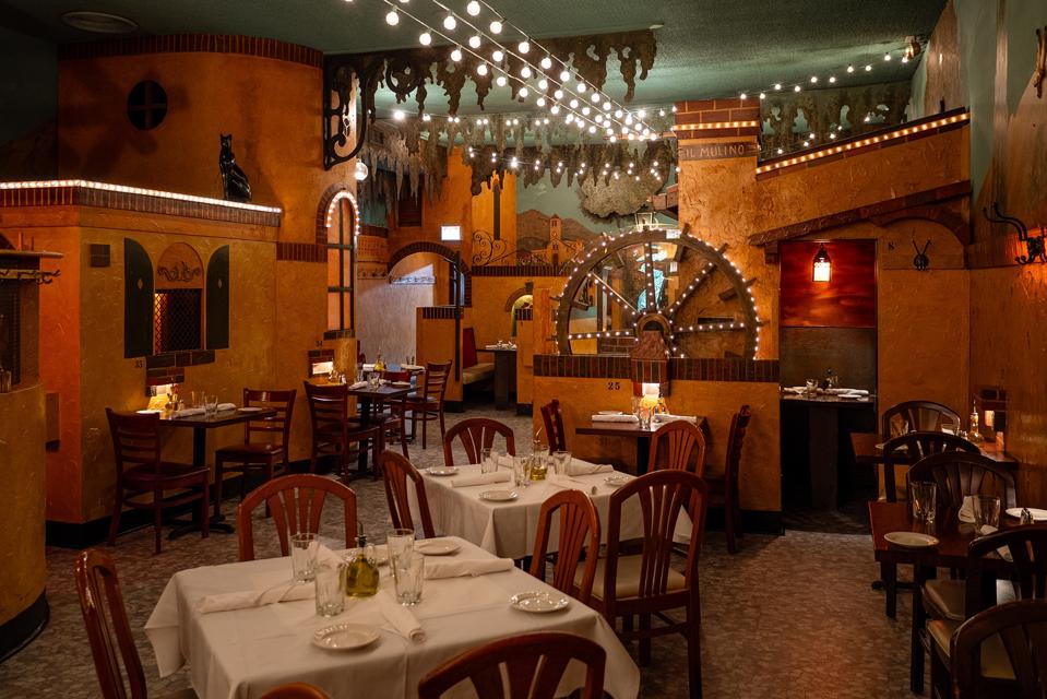 Inside Two Classic Chicago Italian Restaurants: Italian Village And ...