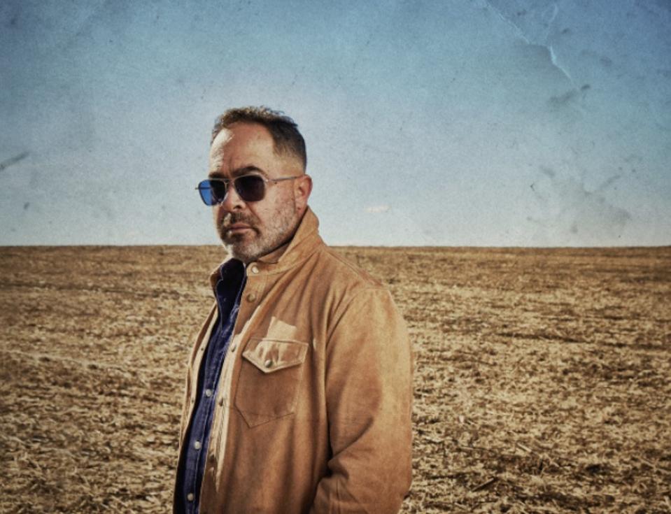 Aaron Lewis Releases New Acoustic Country Album ‘The Hill’