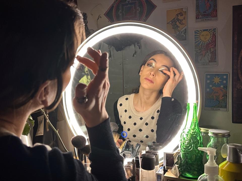 How One Performer Takes On Two Simultaneous Shows