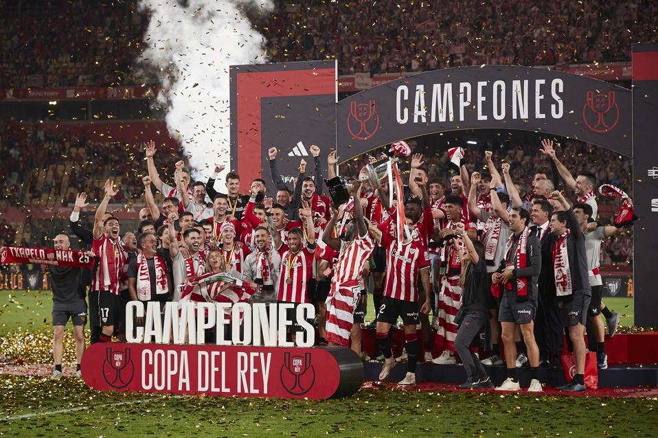 Athletic Club Prepares ‘The Barge’ For Copa Del Rey Celebration