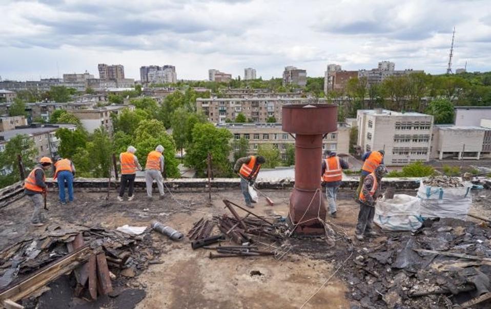 In Ukraine, Repair Hubs Support Volunteers To Rebuild