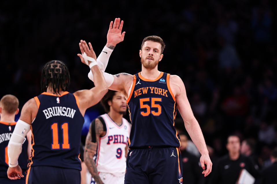 What Should Isaiah Hartenstein’s Next Contract Look Like?