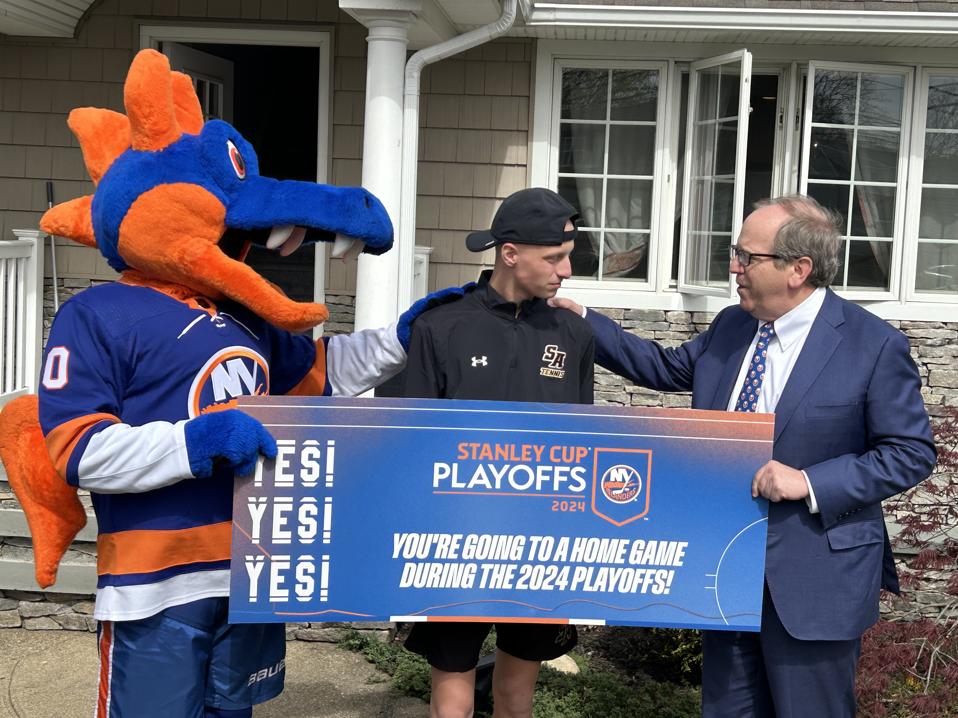 For A Second Time, The Islanders Surprise And Delight Farmingdale