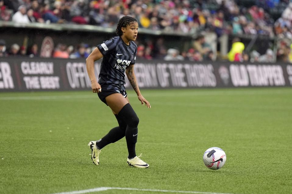 Croix Bethune And Bia Zaneratto Add New NWSL Honors To Their Resumes