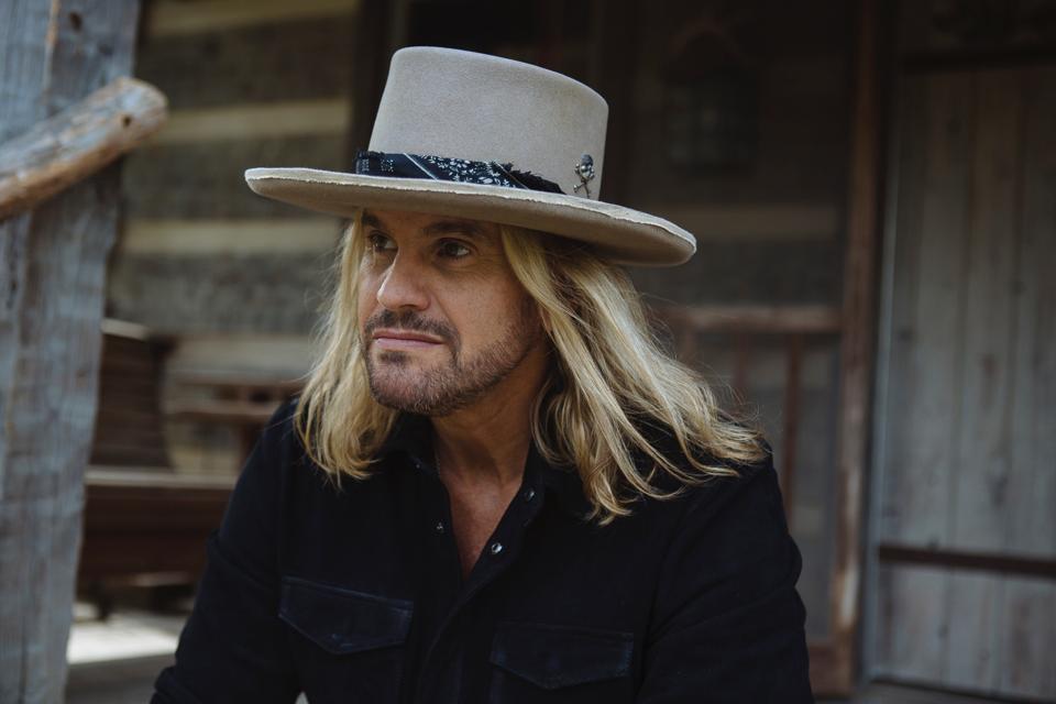 Ira Dean On Johnny Cash, Trick Pony, And New Single Honoring His Mom