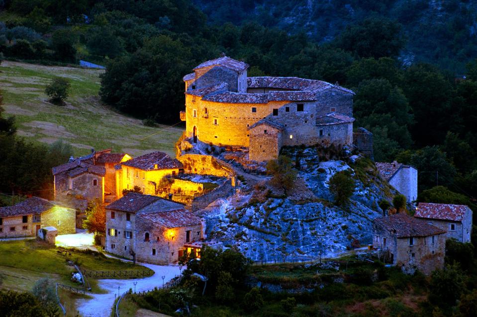 This New Italian Castle Hotel Invites You To Sleep Amid 1,000 Years Of ...