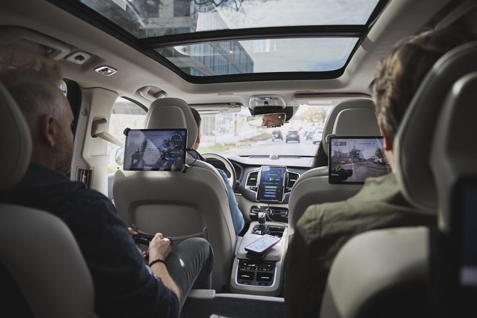 In-Car Entertainment Hits The Road With Valeo Racer’s AR Driving Game