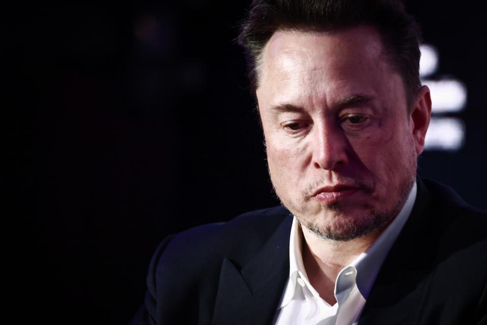 Elon Musk Fights Back As WhatsApp Denies Harvesting His Data Every Night