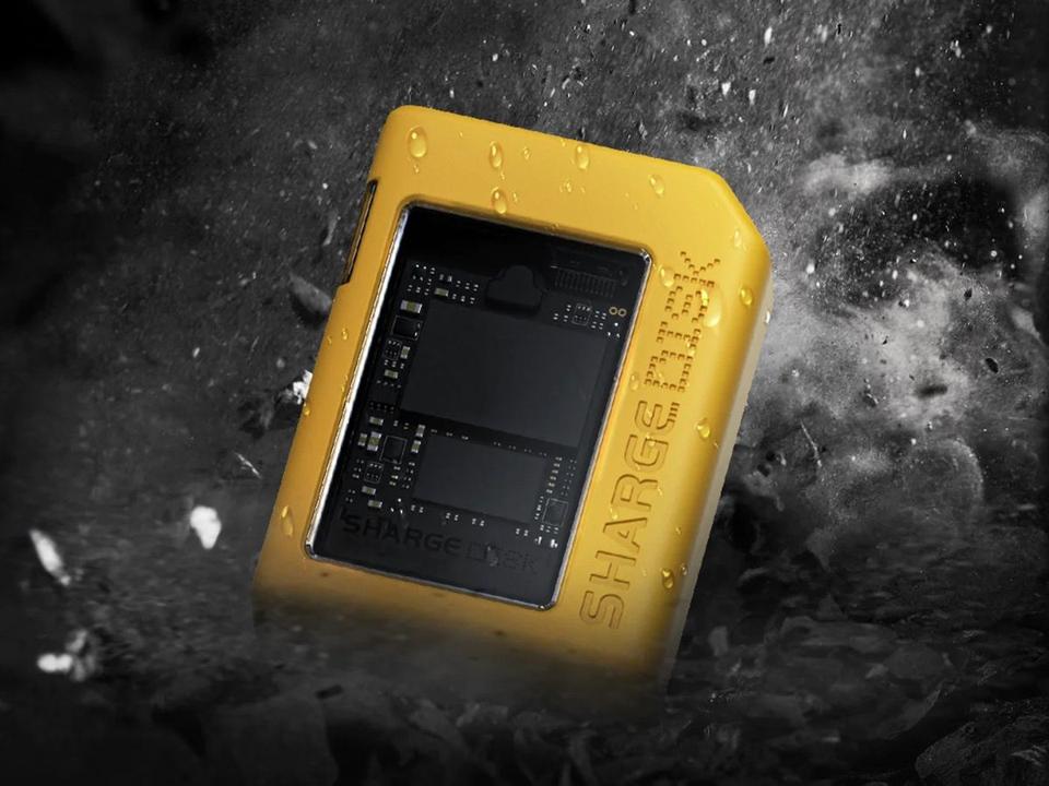 The Tiny Sharge Disk Enclosure Can Even Work With An Apple iPhone 15