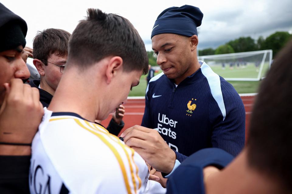 Real Madrid Confirms Signing Of Kylian Mbappé From PSG