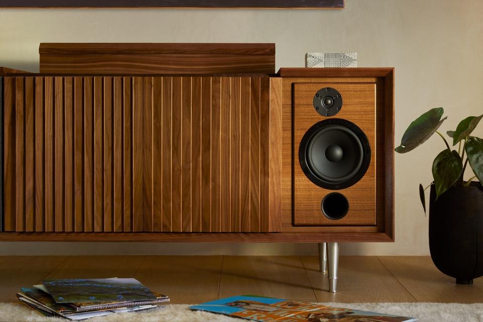 Wrensilva’s New Record Console Blend Timeless Design And Warm Audio