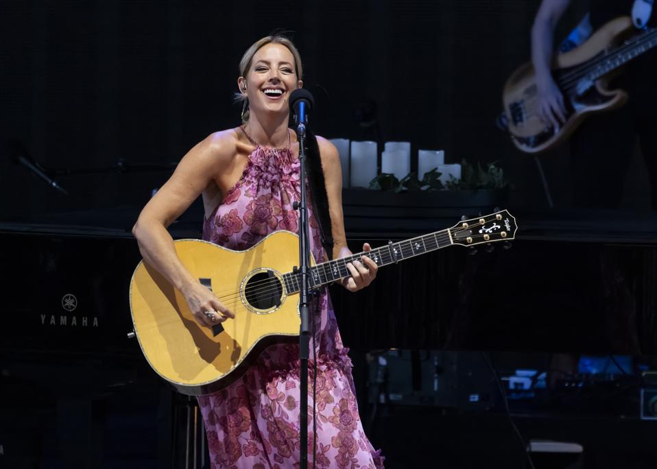 Sarah McLachlan Revisits Classic ‘Fumbling Towards Ecstasy’ For New ...