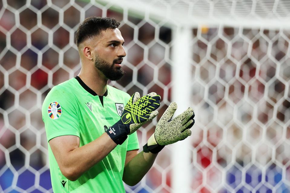 Giorgi Mamardashvili: Georgia’s Goalkeeper Is Handing Valencia A $43 ...