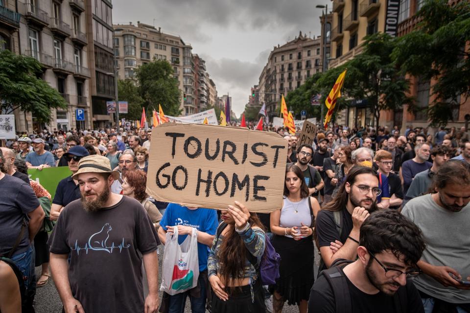 In Barcelona, Locals Fight Overtourism Armed With Water Guns