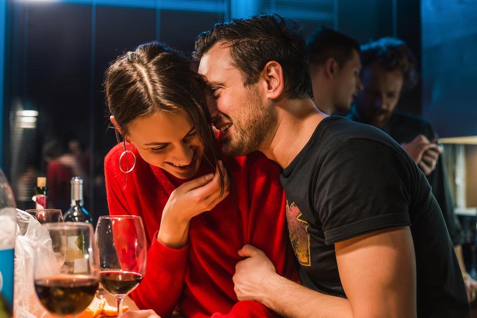 A Psychologist Reveals 3 Types Of ‘Pick-Up Lines’ —And Which Is Best