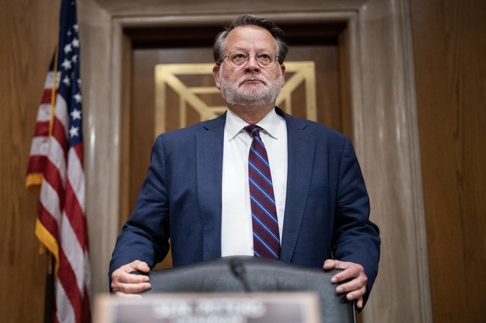 Senator Introduces ‘DOOBIE Act’ To Remove Marijuana Use Barriers For ...