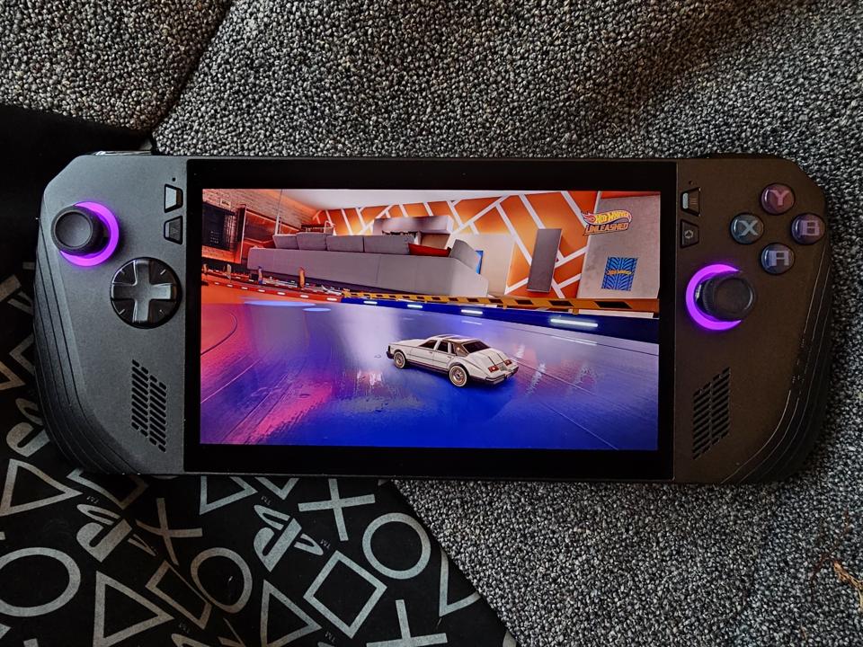 ASUS ROG Ally X First Impressions: Bigger Battery, Chassis Flattery ...