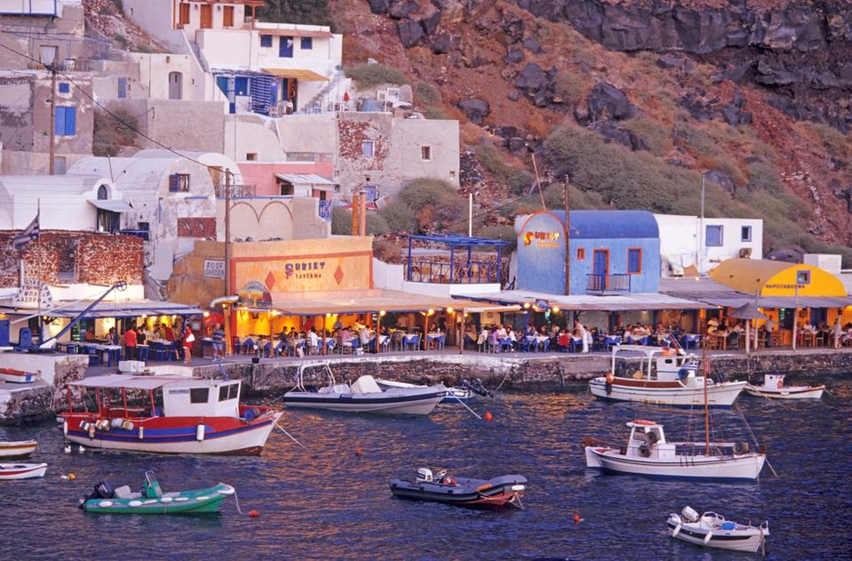 Are Businesses Really Heading Toward a 6-Day Work Week?