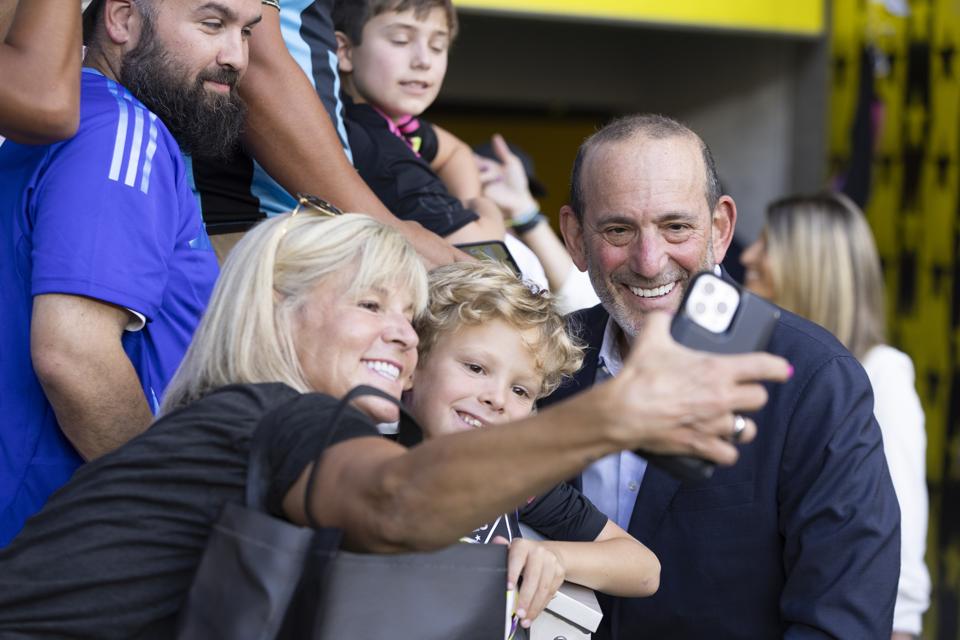 Indianapolis Mayor Campaigns At MLS All-Star For Expansion Bid