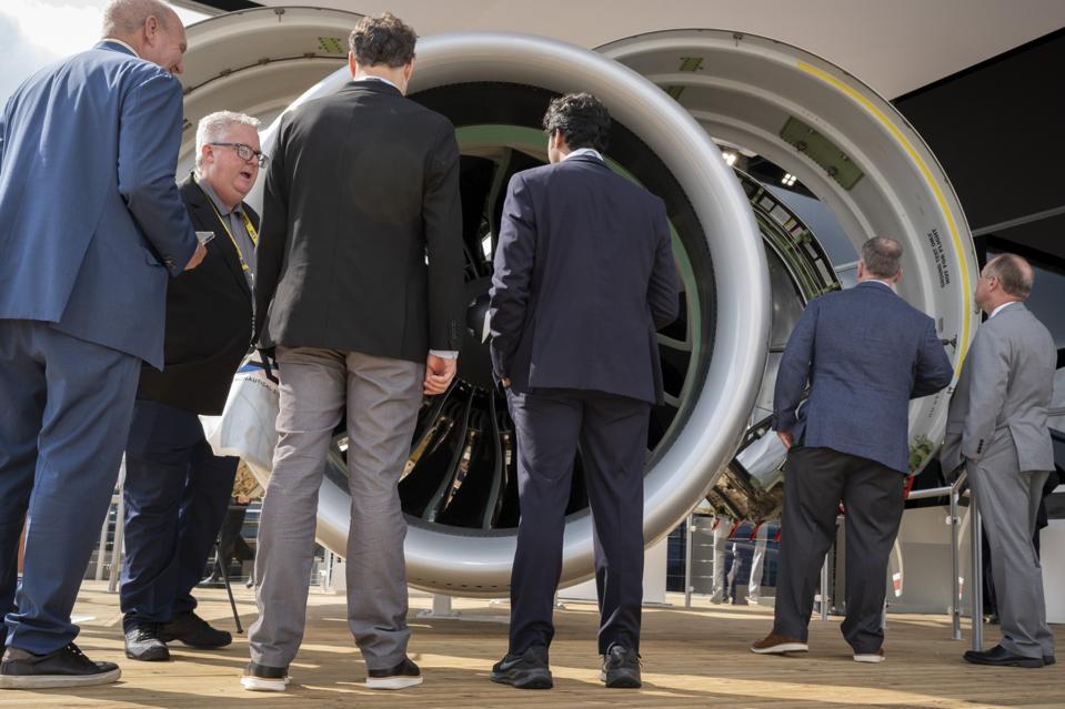 Should You Pick RTX Corp Stock At $125 After 10% Gains In A Week?