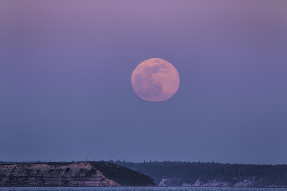 Why Tonight’s ‘Blue Supermoon’ Is Red — And When You Can See It
