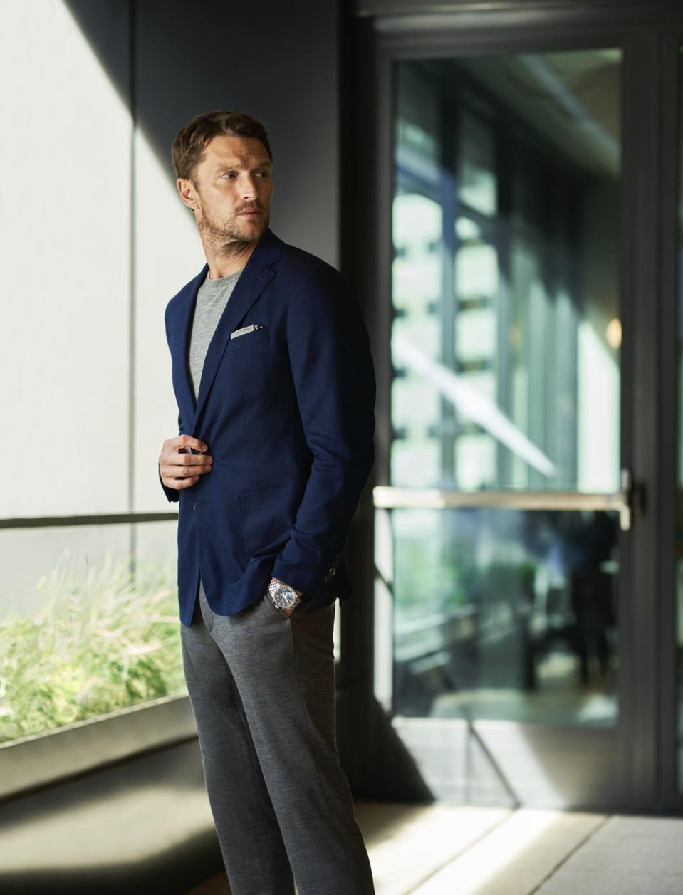 8 Travel Essentials For Any Trip