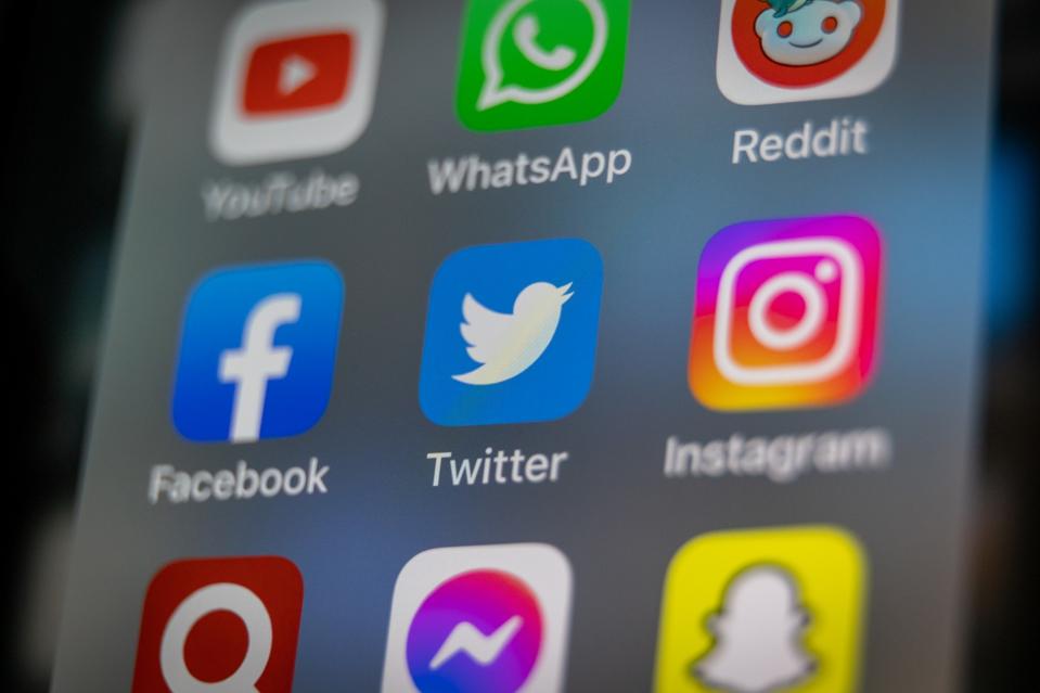 Fake AI-Generated Reviews Flooding App Stores