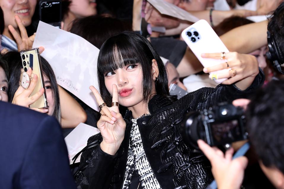 Blackpink Star Lisa Misses Hitting No. 1 In America By One Space