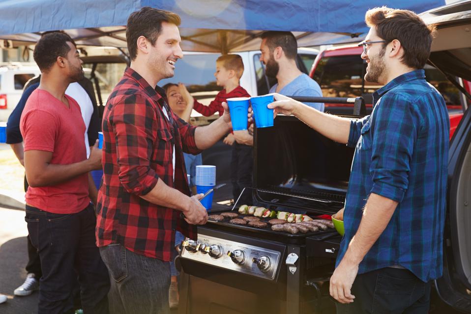 6 Cocktails Great For Kicking Off Tailgating Season