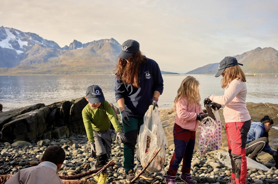 Plastic Bag Bans Tackle Ocean Pollution Right, Study Finds