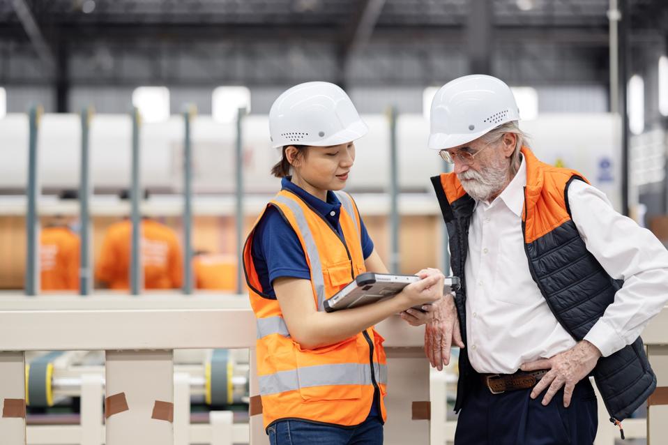 How Manufacturers Can Address The Challenges Facing Frontline Workers