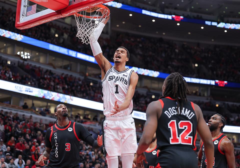 Should The Spurs Make A Splash, By Trading For Bulls’ White & Dosunmu?