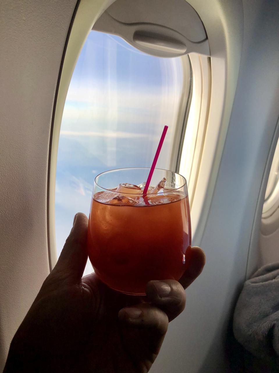 8 Cocktail Variations You Can Easily Make On An Airplane