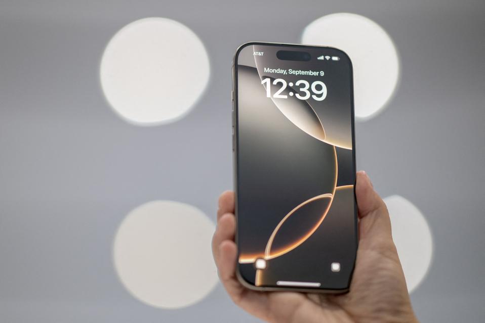 iPhone Privacy Warning—iOS 18 Mirroring Bug Could Expose Your Data