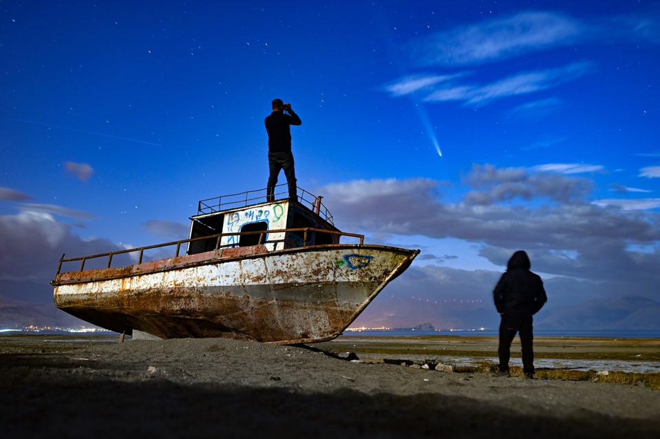 Comet Tracker Tonight: Sunday’s Sky Charts To Find It Before It Goes
