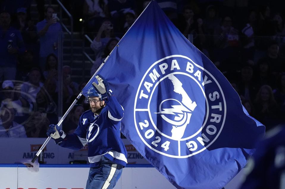 Tampa Bay Lightning, Vancouver Electrical Linemen Star During Emotional ...