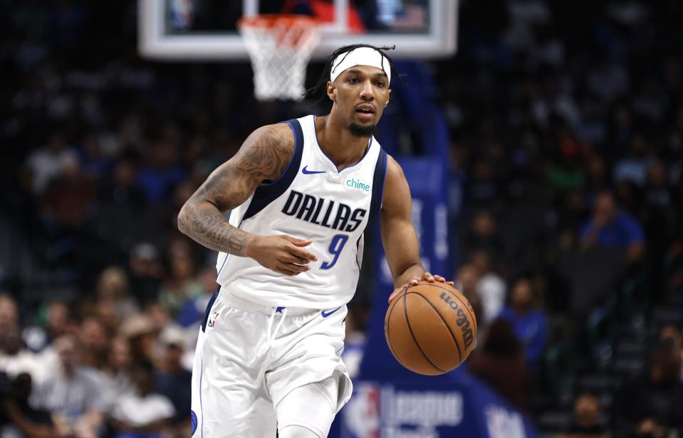 Dallas Mavericks Waive AJ Lawson, Emanuel Miller And Jamarion Sharp