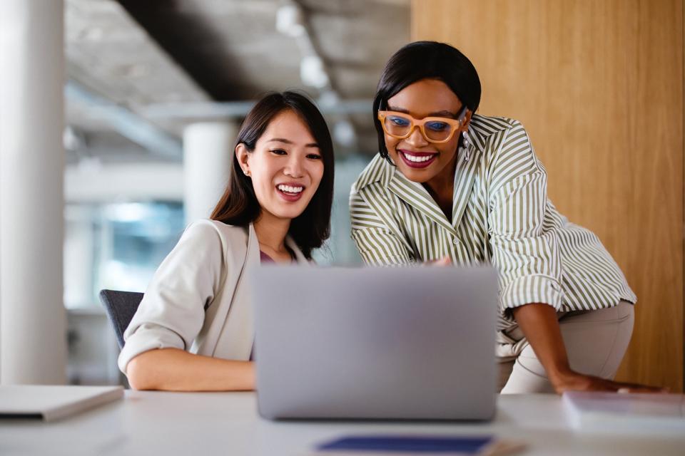 Workplace Collaboration Tools: Top Challenges (And How To Solve Them)