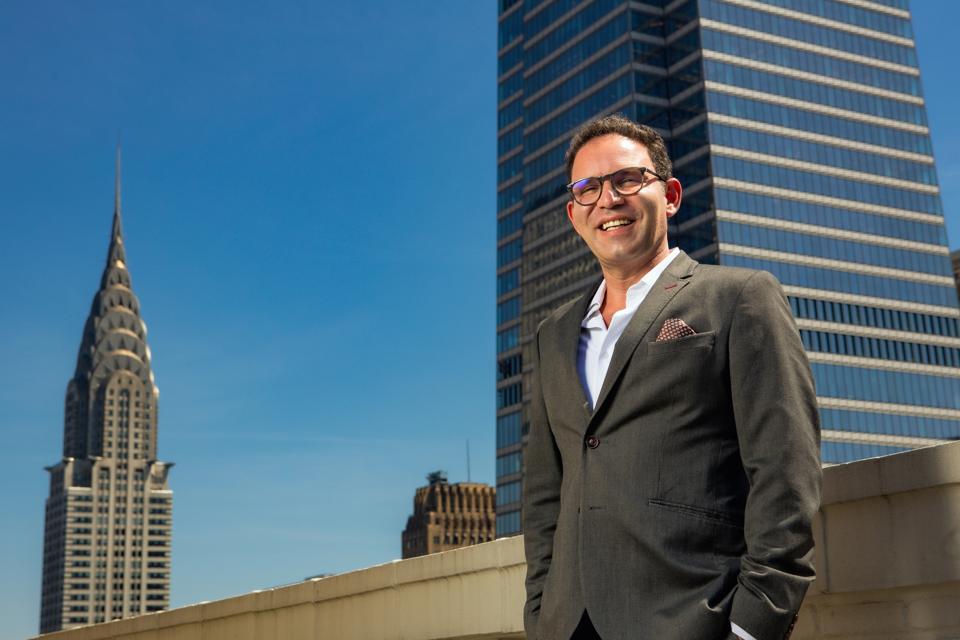 The New York Plastic Surgeon The Elite Travel To See