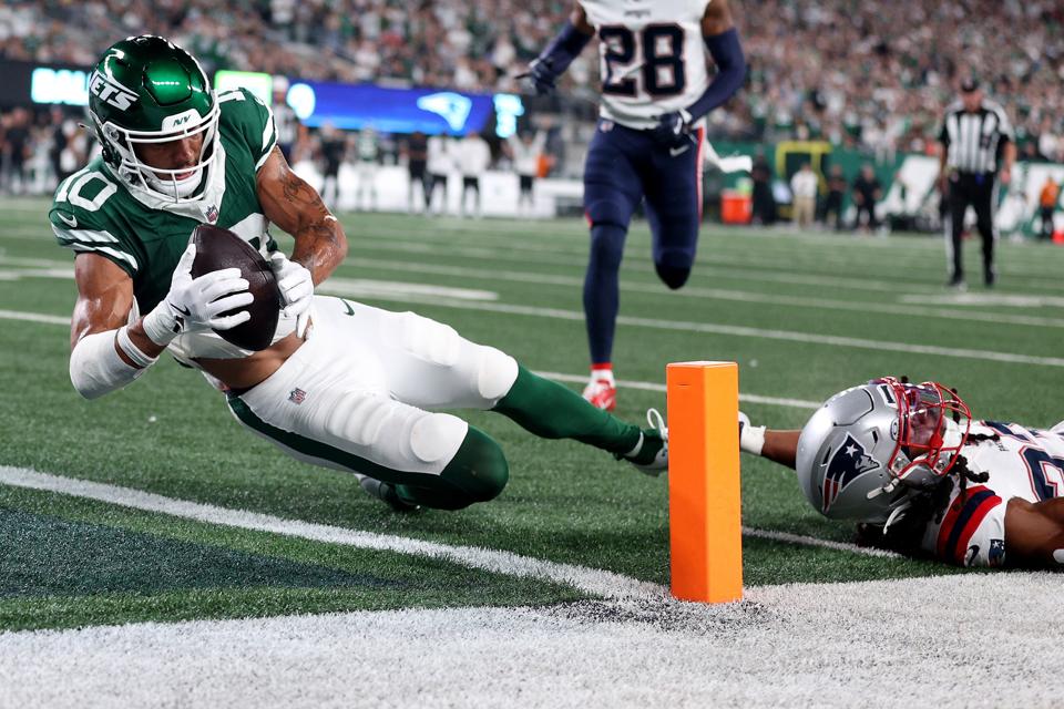 Allen Lazard’s Injury Could Force New York Jets To Keep Mike Williams