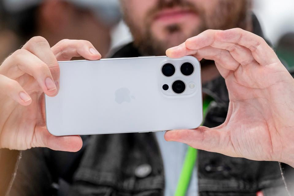 Apple iPhone 18 Leak Reveals Radical Pro Camera Upgrade