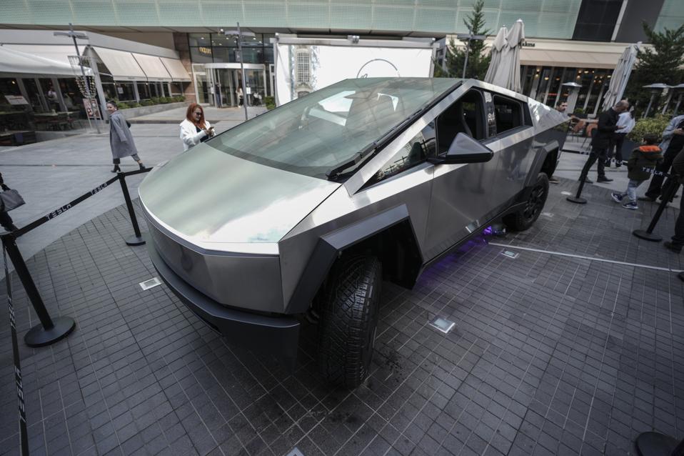 Trump’s ‘A Star Is Born’ Comment Adds $300 Billion To Tesla Stock ...