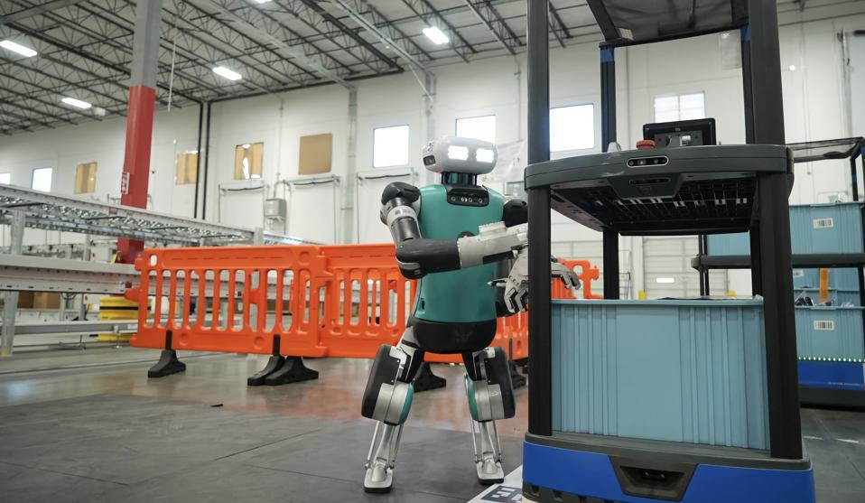 Meet The Only Humanoid Autonomous Robot Actually Working In Warehouses ...