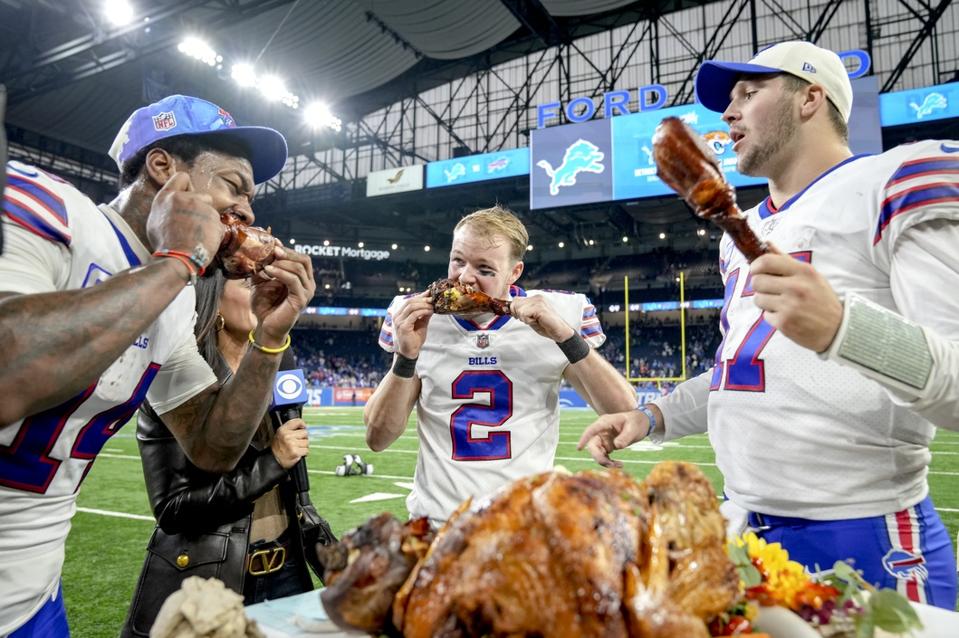 2024 Thanksgiving Football Games: NFL & College Football Matchups