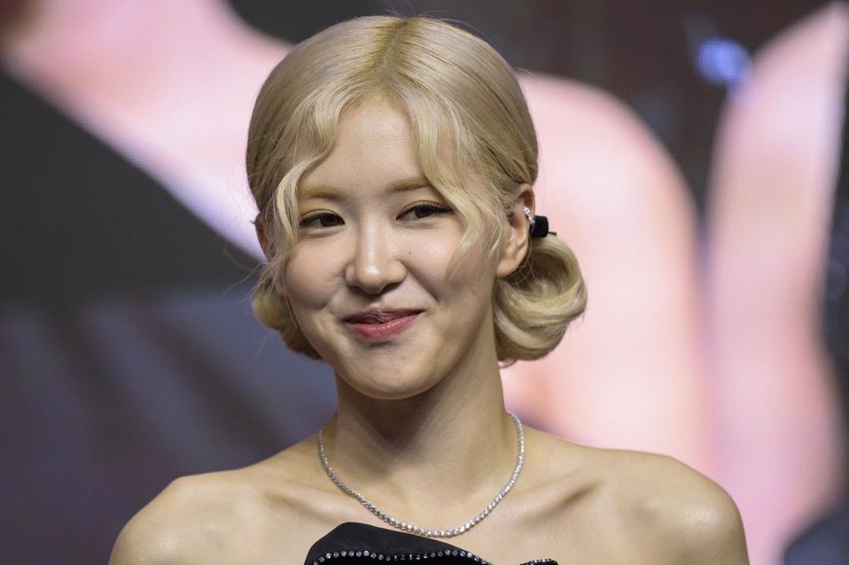 Blackpink Singer Rosé Joins Jung Kook In An Extremely Rare Feat