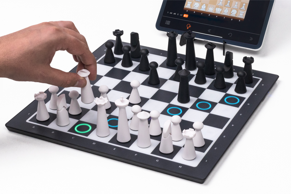 GoChess Mini Review: Play Online Chess With A Real Board