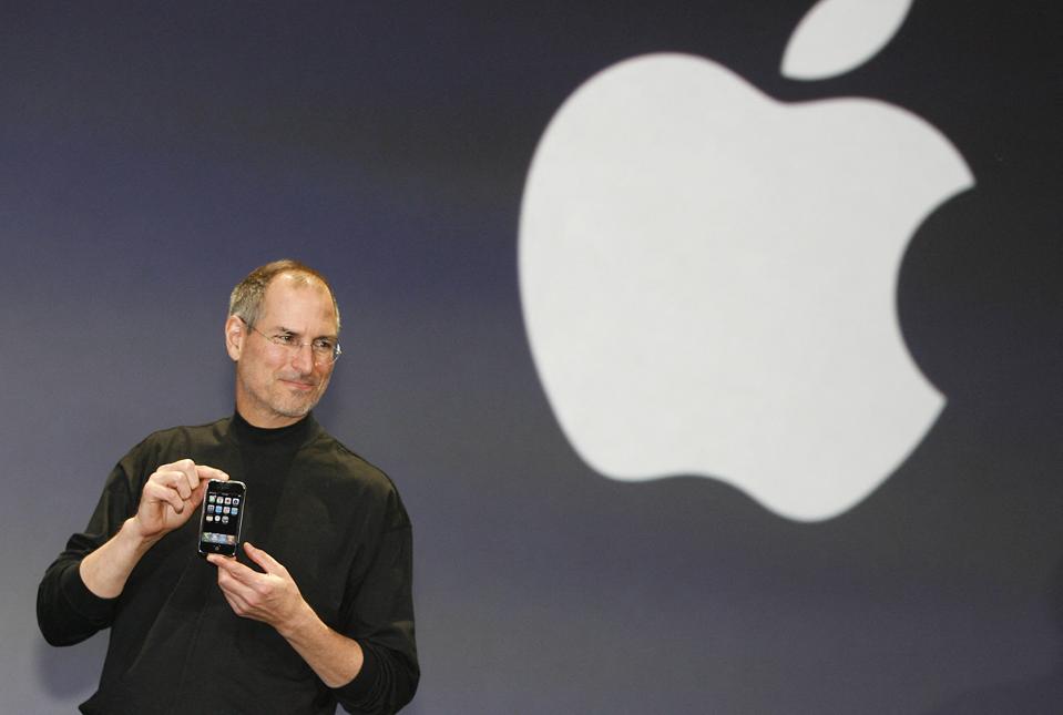 4 Presentation Tips Leaders Can Learn From Steve Jobs