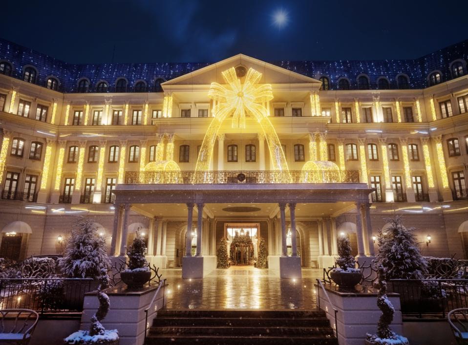 Nemacolin Resort Lights Up Its Christmas Tree--And Drinks Program For ...